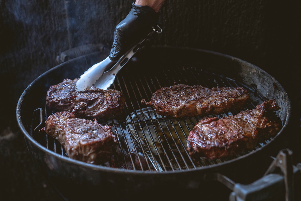 What Are the Seating Arrangements at Hibachi Steakhouse?